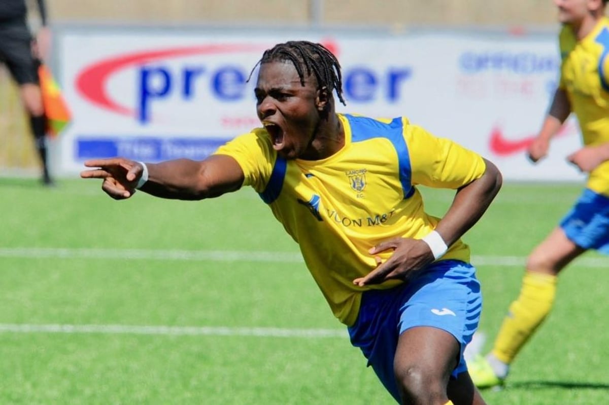 Mo Juwara heads to the Hawks - Whitehawk FC